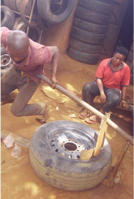 Meet Female Vulcanizer Who Works With Her Husband - OsunDefender