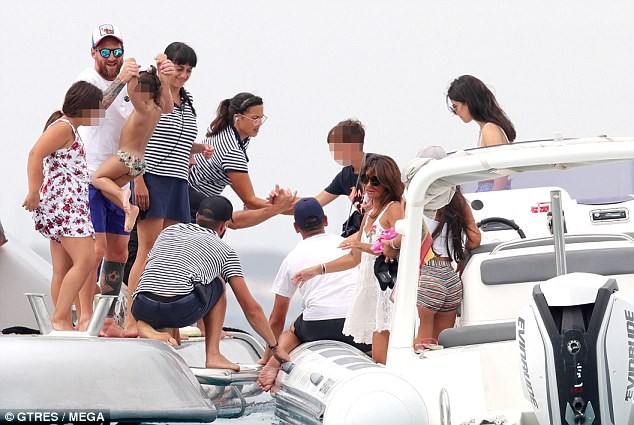 PHOTOS: Lionel Messi Takes His Family For Vacation In Ibiza - OsunDefender