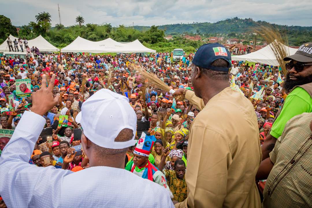 Former PDP Chairman, Others Decamp To APC — OsunDefenderOsunDefender