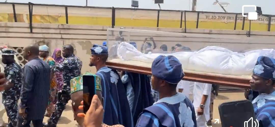 FLASH: Olubadan Of Ibadan, Oba Lekan Balogun Buried - OsunDefender